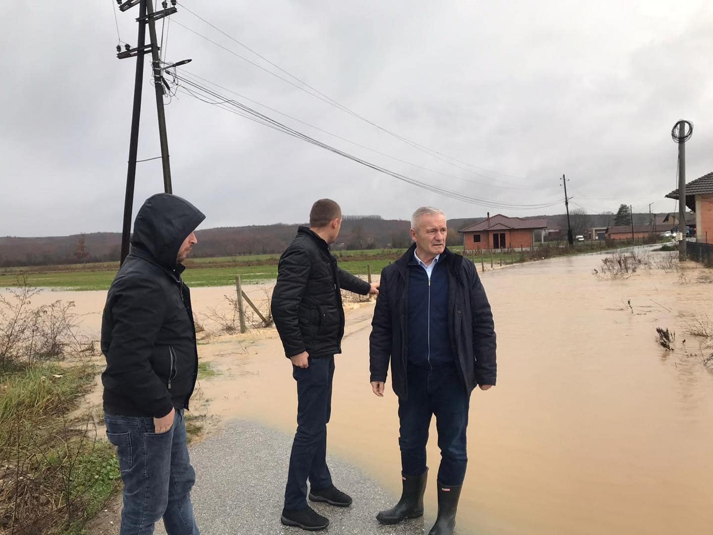 KRYETARI ELEZAJ VIZITON ZONAT E RREZIKUARA NGA VËRSHIMET – Komuna Klina
